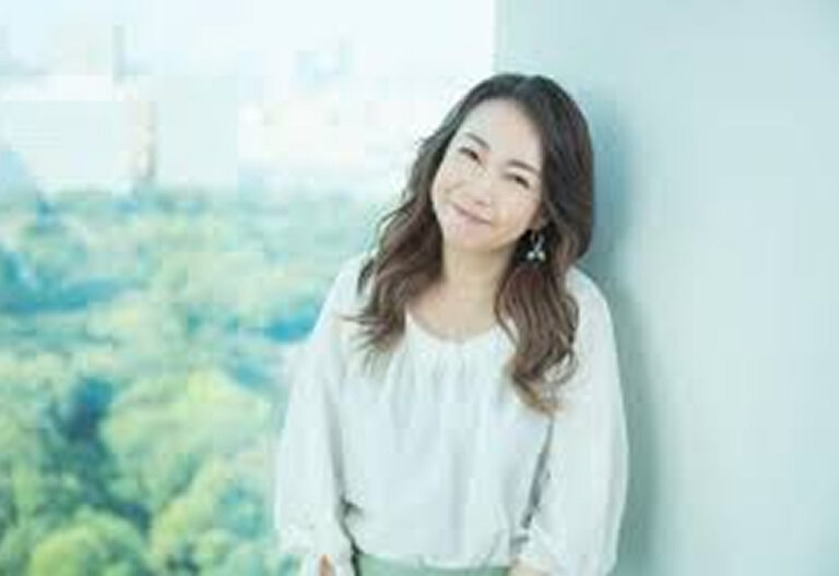 Unveiling the Light: The Dual Artistic Legacy of Atsuko Itsuki - Actvid